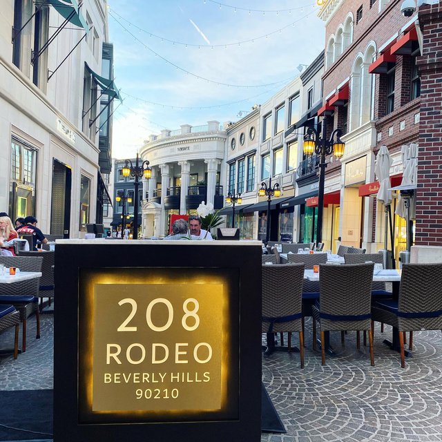 208 Rodeo | Beverly Hills Restaurant | Rodeo Drive