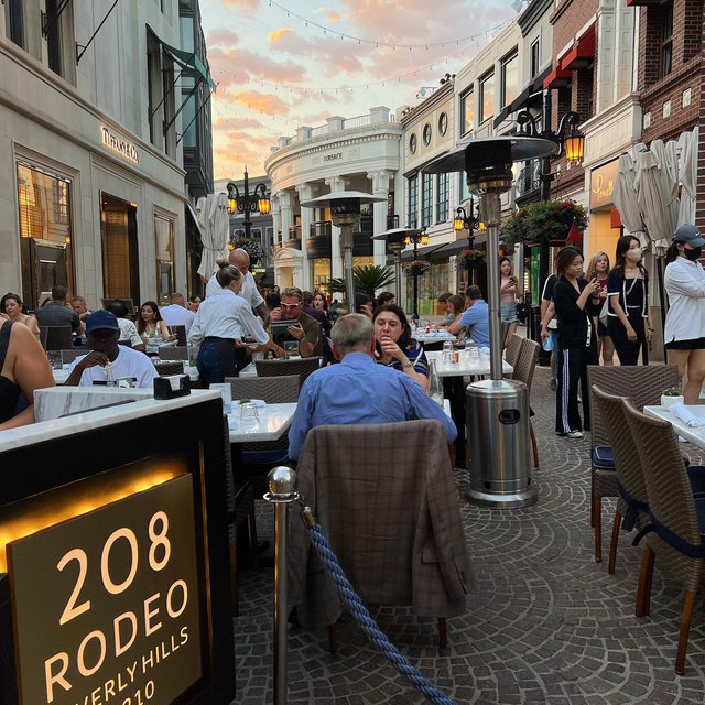 208 Rodeo | Beverly Hills Restaurant | Rodeo Drive
