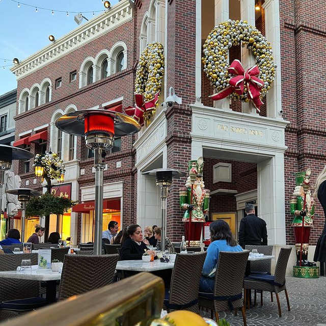 208 Rodeo | Beverly Hills Restaurant | Rodeo Drive