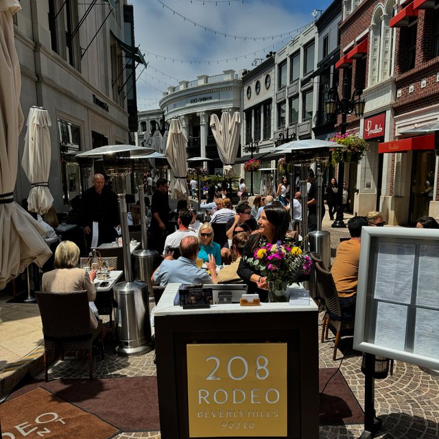 208 Rodeo | Beverly Hills Restaurant | Rodeo Drive