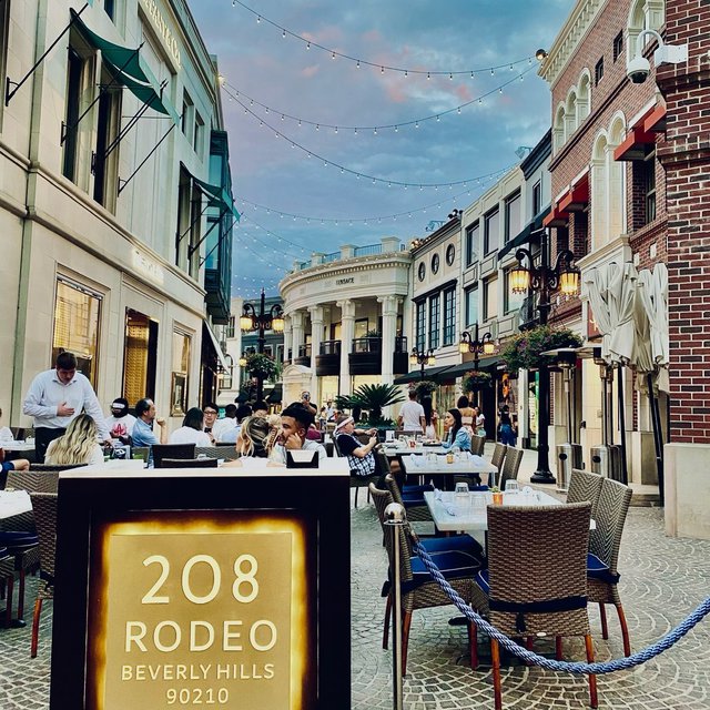 208 Rodeo | Beverly Hills Restaurant | Rodeo Drive